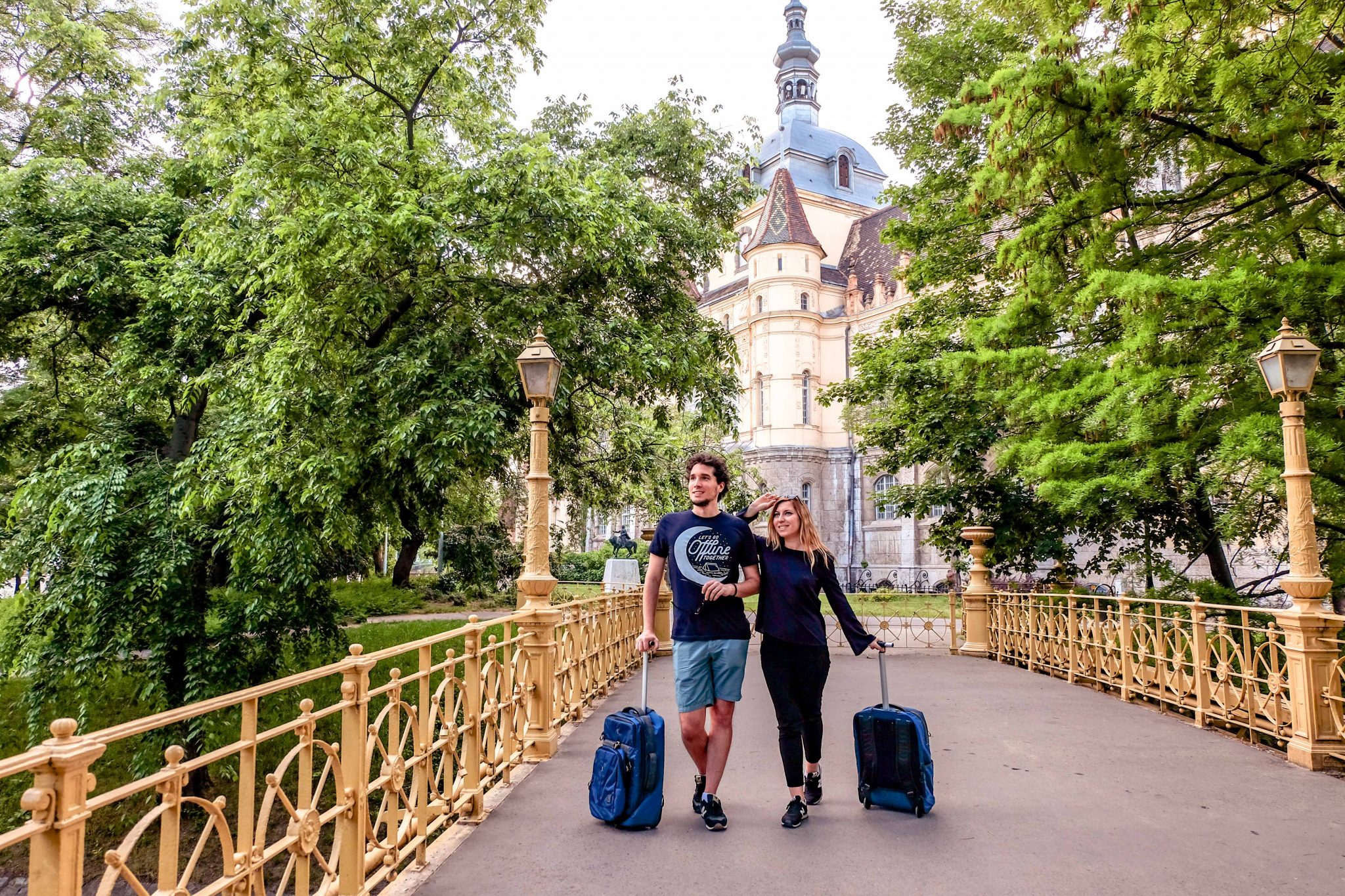 Meet the best travel backpack which turns into a small suitcase – You ...